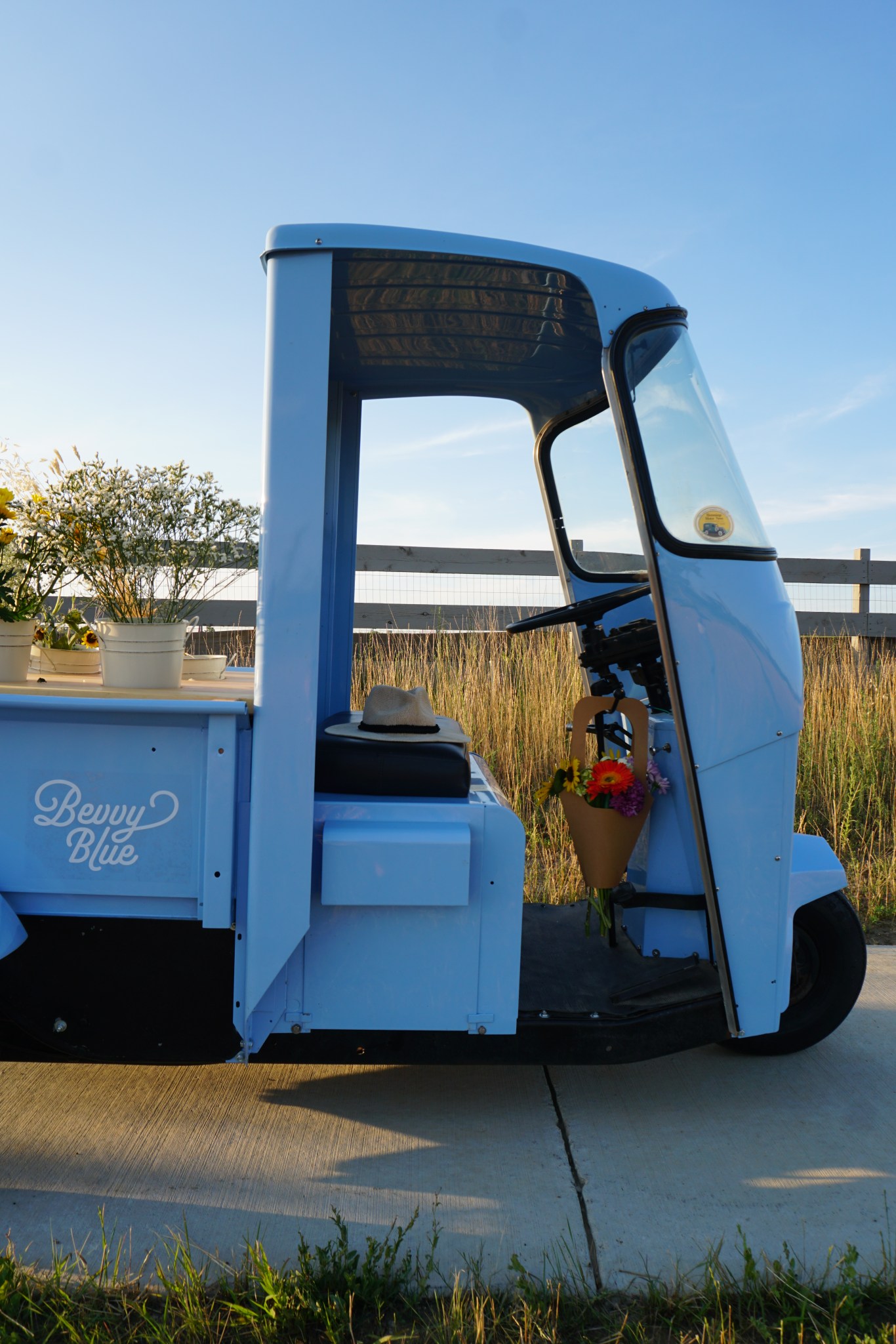 Bevvy Blue – Mobile Bouquet Bar in Colorado